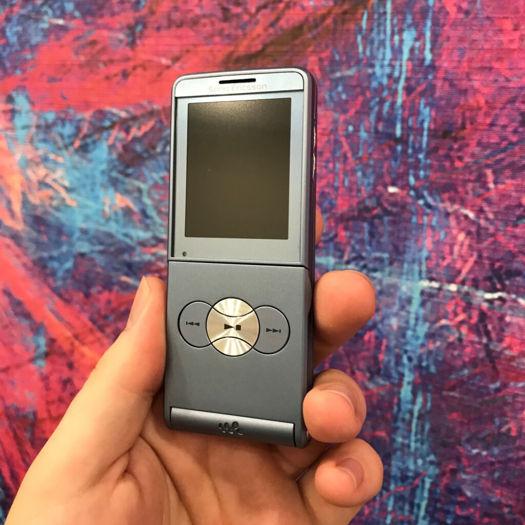 Sony Ericsson W350i — RarityMobile